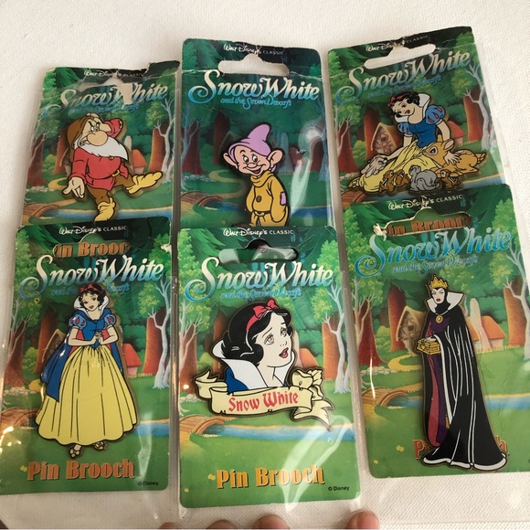 Disney | Other | Vintage Disney Snow White And The Seven Dwarfs 2 Pin ...